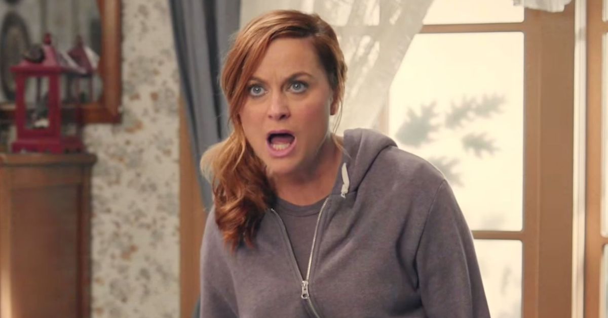 This Cut Amy Poehler–Kyle Mooney SNL Sketch Angrily Whispers the True ...