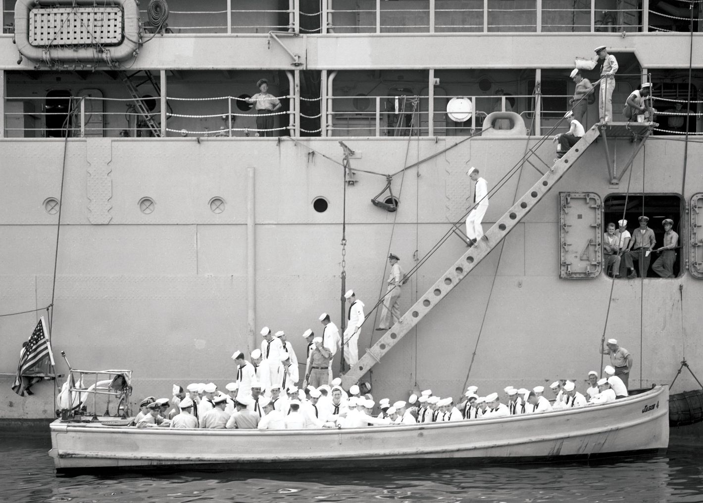 Romance and Pineapple Whiskey in Hawaii During World War II