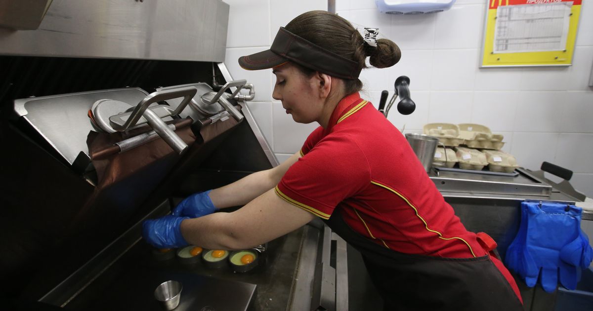 Most Low-Wage Workers Are Women, Study Finds