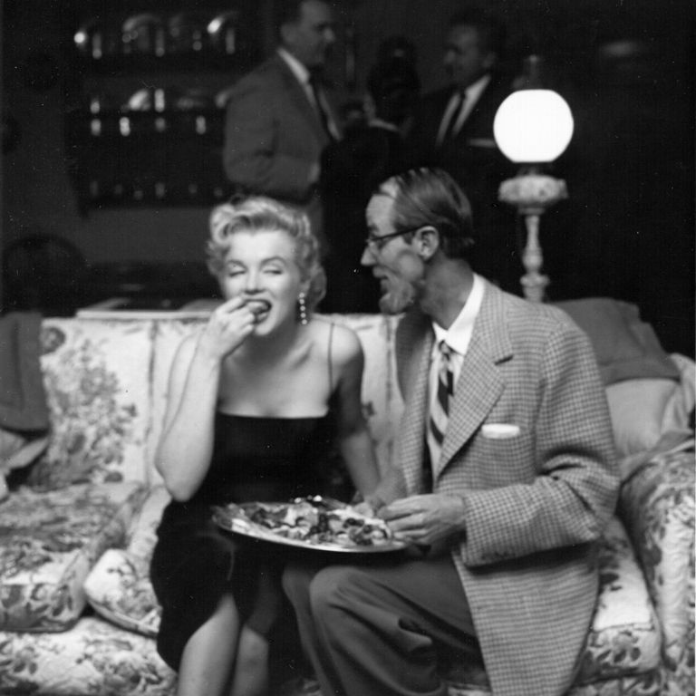 22 Celebrities Stuffing Their Faces With Food