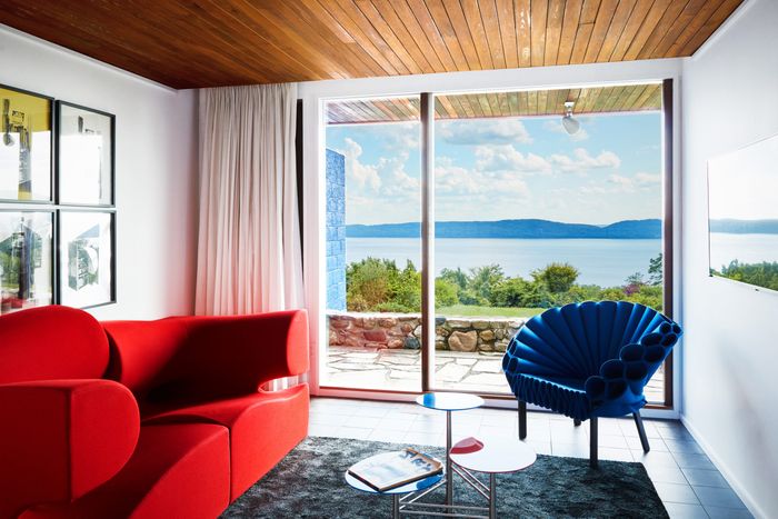 Marcel Breuer’s Neumann House (With Hudson Views) Asks 4.2M