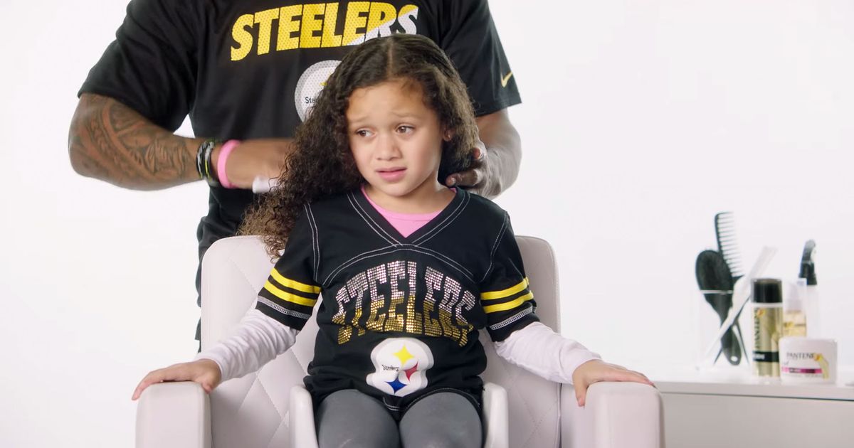 NFL Players Simultaneously Style Their Daughters’ Hair and Melt Your ...