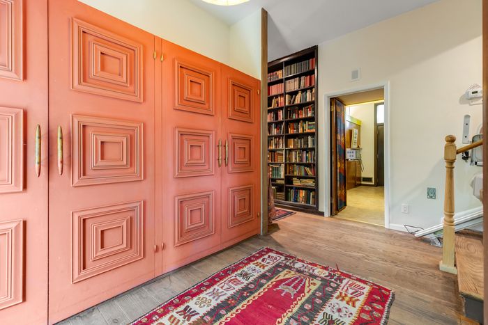 Frank Lloyd Wright–Inspired House in Jamaica Estates Queens