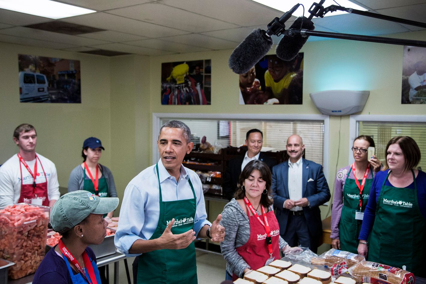 What Probably Happened During President Obama’s Food-Pantry Appearance ...