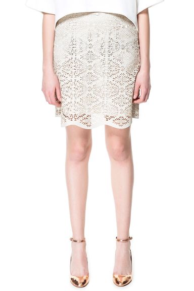 15 Modern and Feminine Lace Pieces