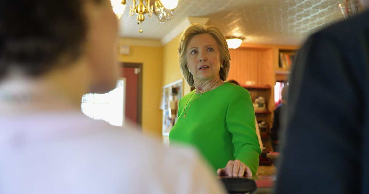 8 Actually Spontaneous Moments From Hillary’s First Day in Iowa
