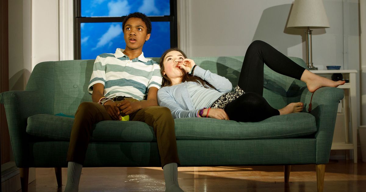 Theater Review: The Familiar Spin of ‘This Flat Earth’