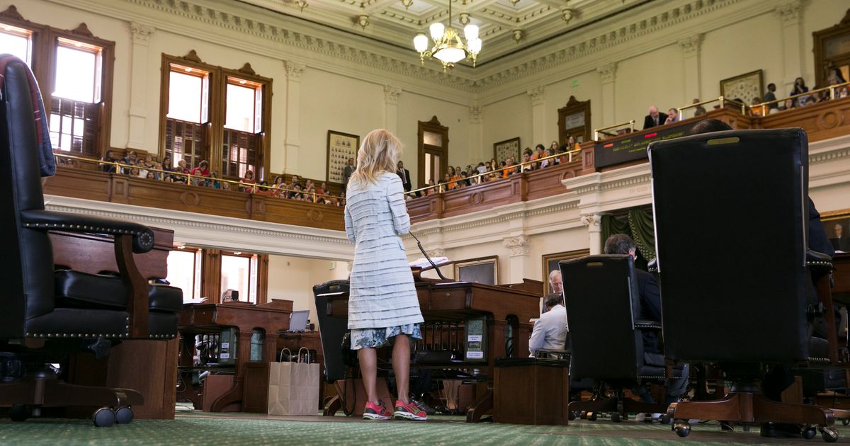 Elizabeth Dias and Lisa Lerer’s ‘The Fall of Roe’ Review