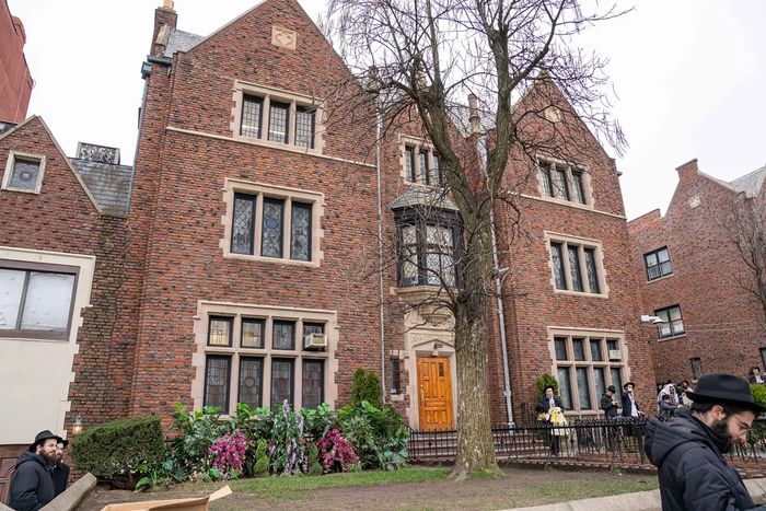 The Secret Tunnel Under a Synagogue on Eastern Parkway