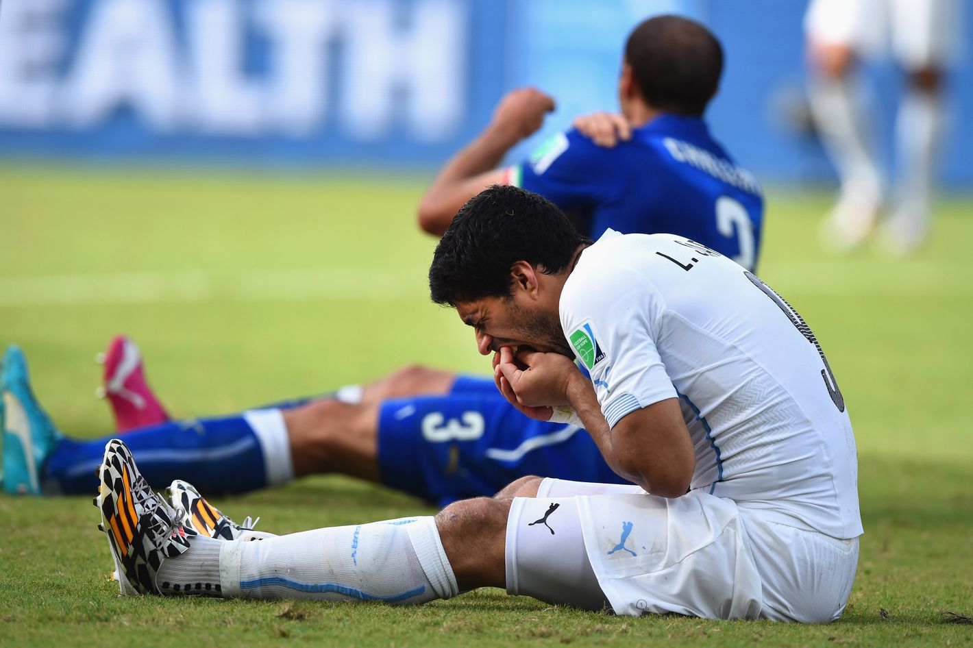 See Uruguay’s Luis Suárez Bite an Opponent at the World Cup