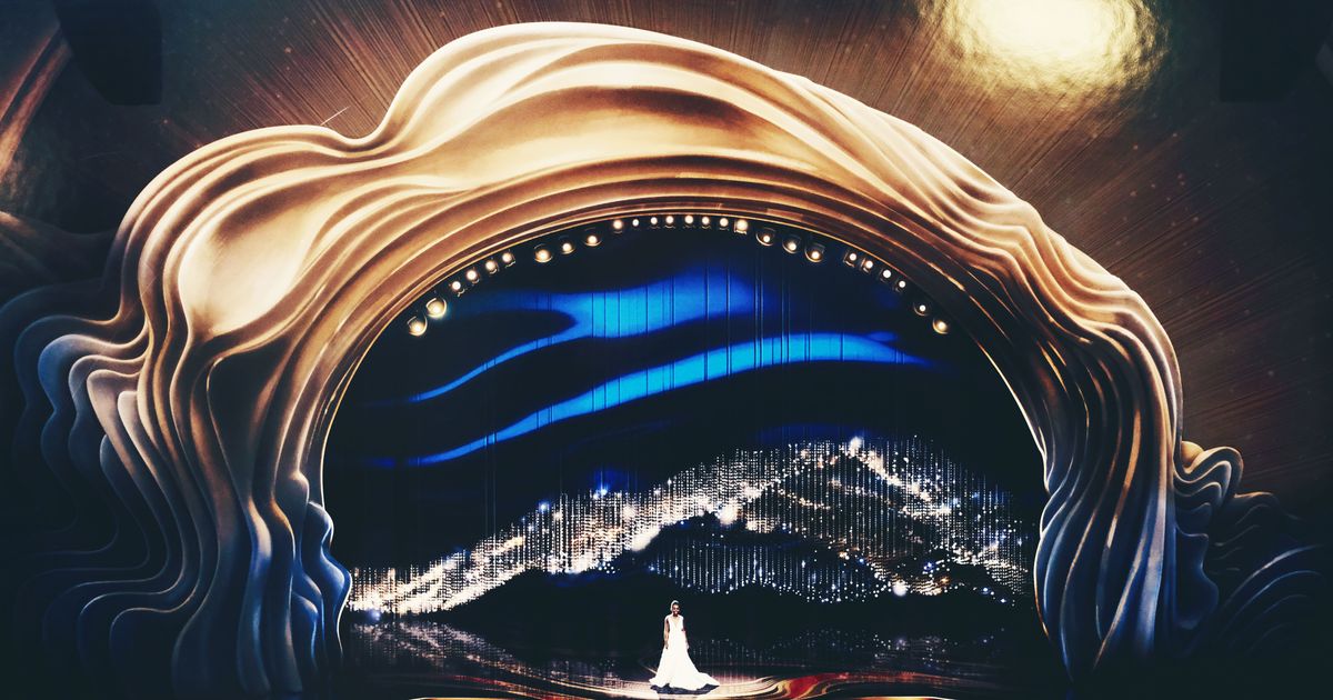 Why Does the 2019 Oscars Set Look Like a Wig?