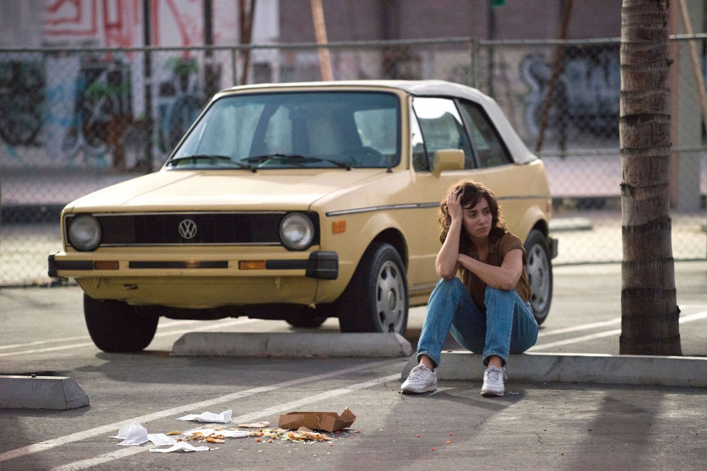 Which First-Look Photo From Netflix's GLOW Is the Most '80s?