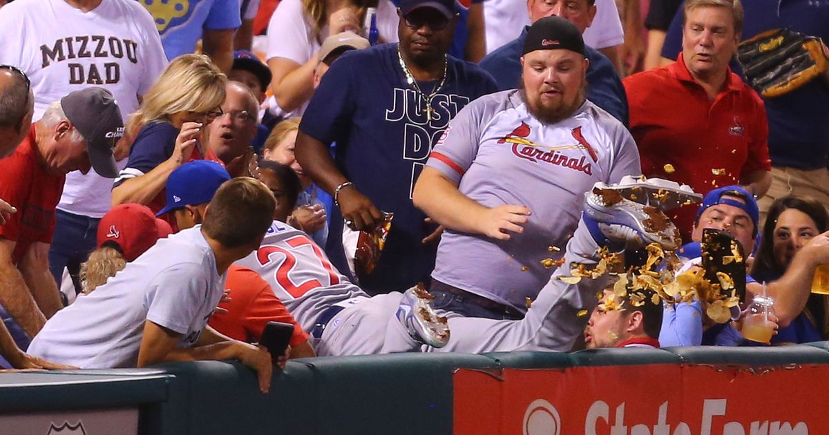 Baseball Player Gives Fan Nachos After Spilling First Order