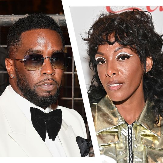 Adele’s People Won’t Let Her Drunk-Tweet Anymore; She Should Get New People