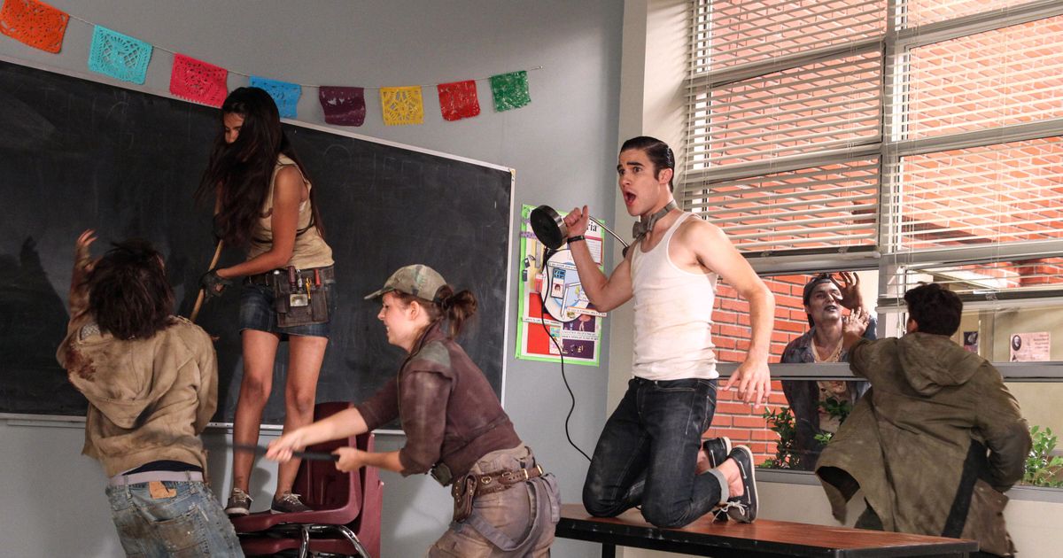 Glee Recap: Strip Debates and Couture Bunkers