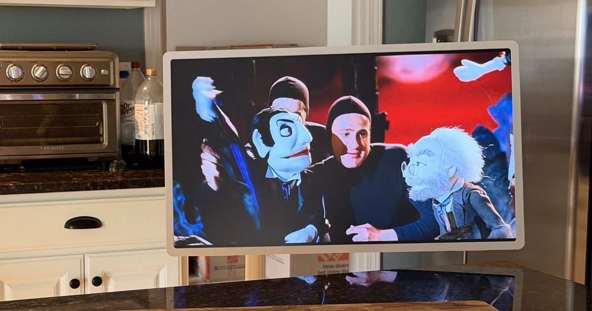 My Week With the TikTok-Famous Rolling LG TV | The Strategist