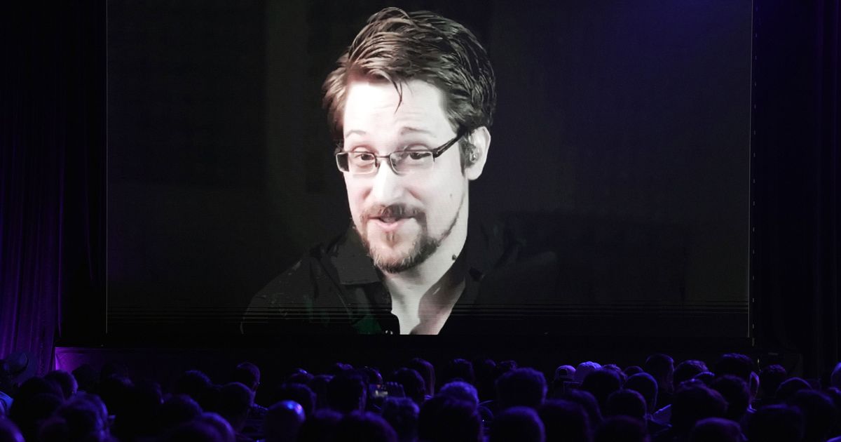 Edward Snowden Is Now a Russian Citizen