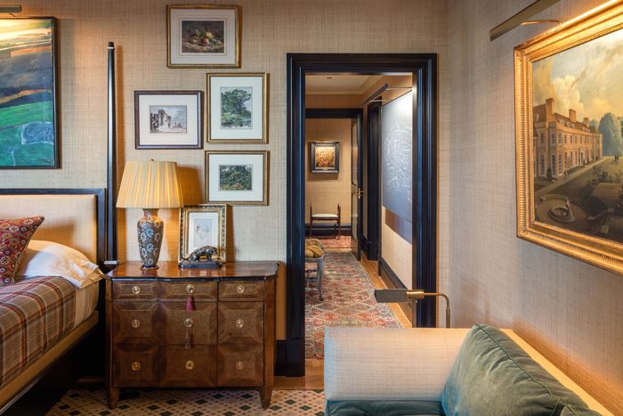 A Sutton Place Maisonette Designed by a Historian