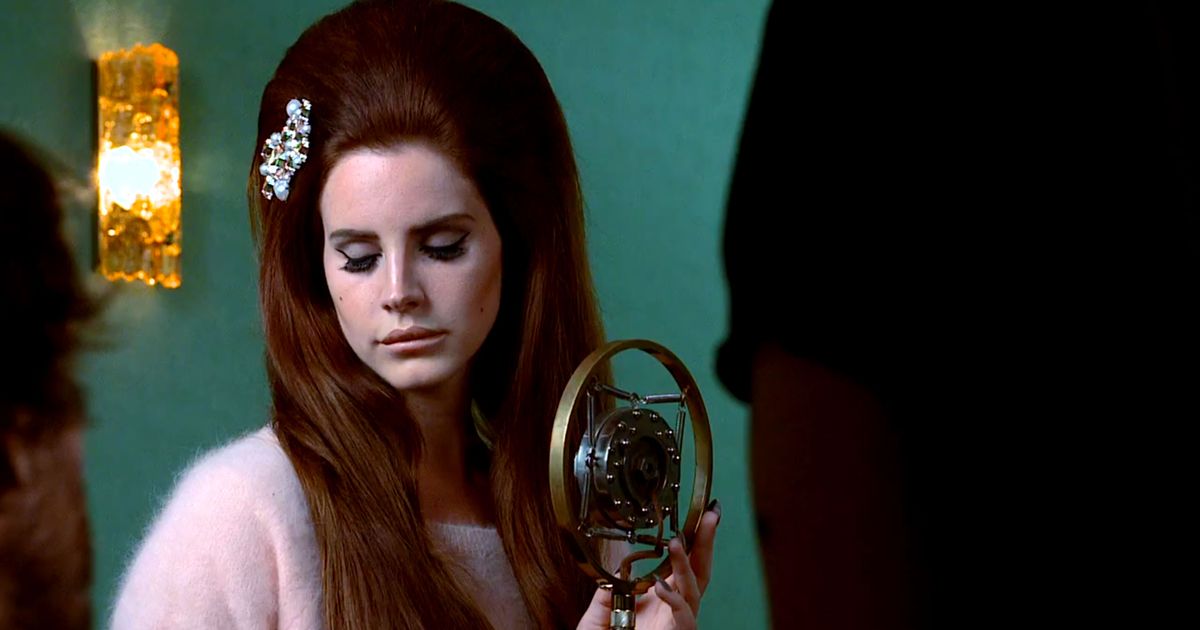 Video: Lana Del Rey’s H&M Commercial Includes a Little Person, Wigs ...