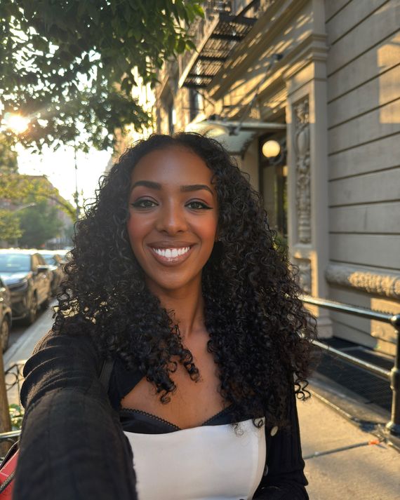 We Tried Shakira’s Hair-care Brand, Isima, on Our Curls