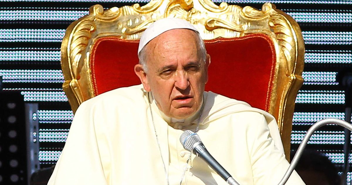 Pope Says Choosing Pets Over Kids Makes Couples Sad