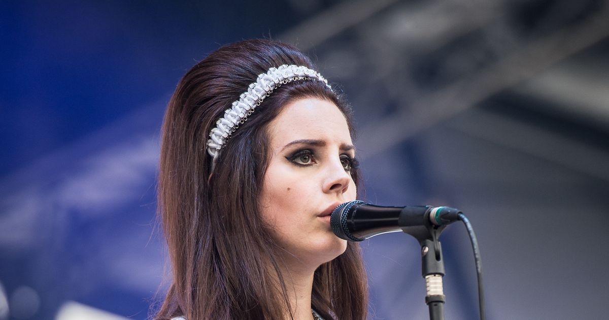 Lana Del Rey Must Be the Face of Versace, the ‘Kitchen Furniture Label ...