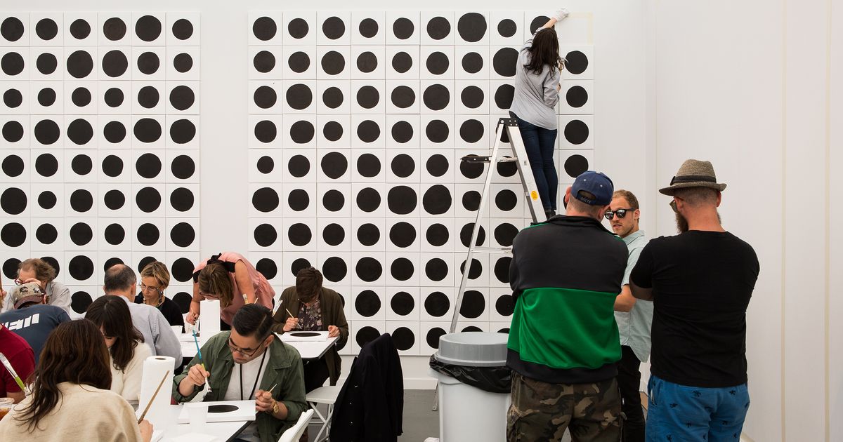 Jonathan Horowitz Pays Frieze VIPs $20 Each to Make His Art for Him
