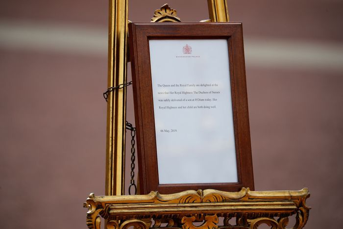 Royal Baby Boy Sussex’s Birth Announced on Palace Easel