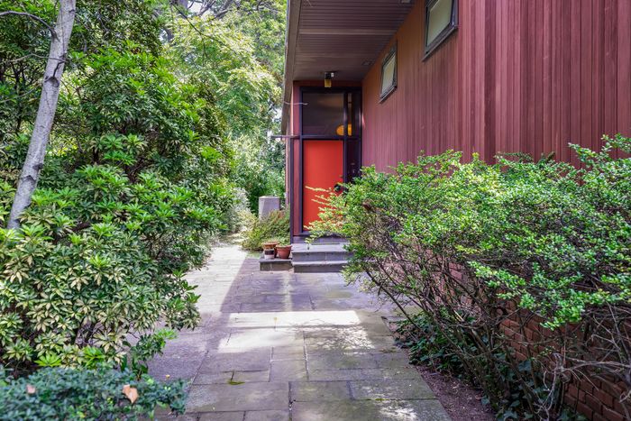Frank Lloyd Wright–Inspired House in Jamaica Estates Queens