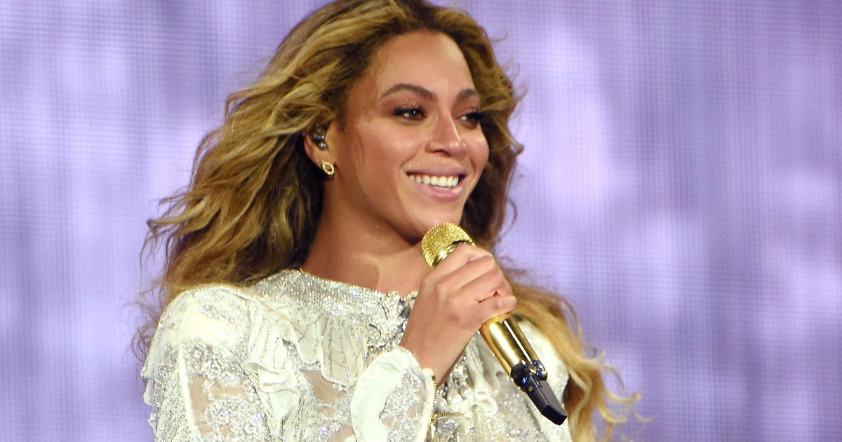 Beyoncé Sings ‘Halo,’ a ‘Song About Love,’ for Families of Orlando ...