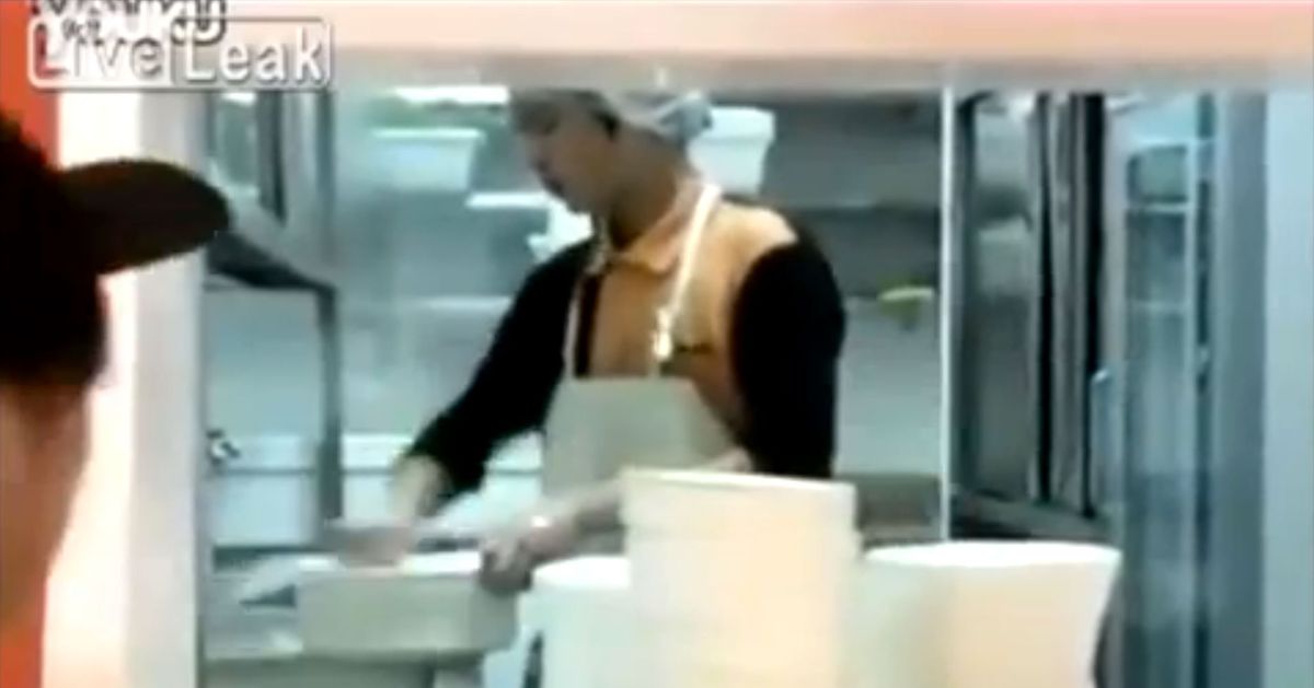 Watch This Chinese Dishwasher Sanitize Plates Like Nobody’s Business