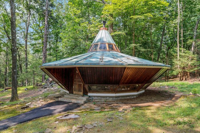 Jackie Gleason’s UFO House In Cortlandt Manor Is For Sale