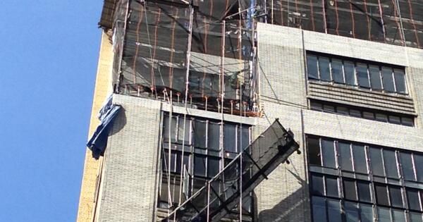 Broken Scaffolding Leaves Terrified Workers Dangling Above Midtown Sidewalk