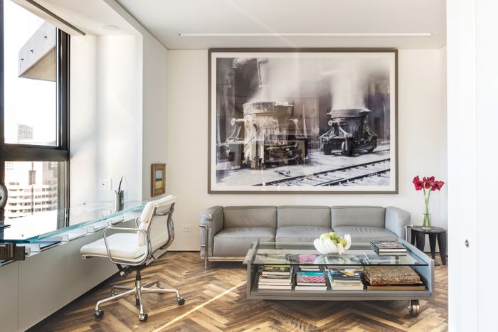 Leyden Lewis Turned This Midtown Home Into a Livable Gallery
