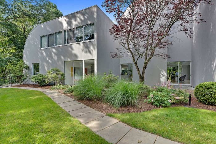 Myron Goldfinger 1989 Chappaqua DiSavino Home in Photos