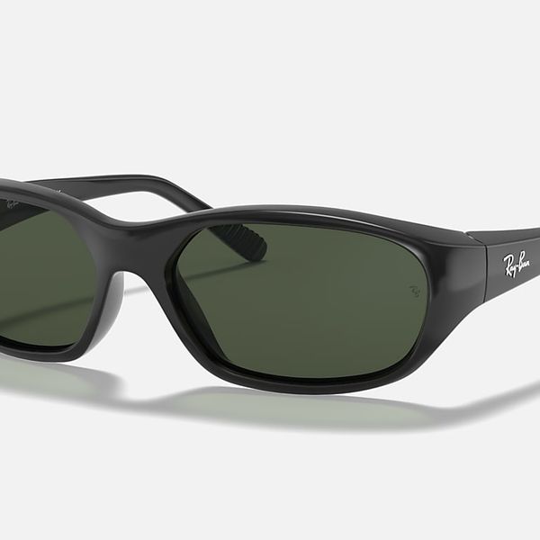 Everyone Is Suddenly Wearing Ray-Bans Again | The Strategist