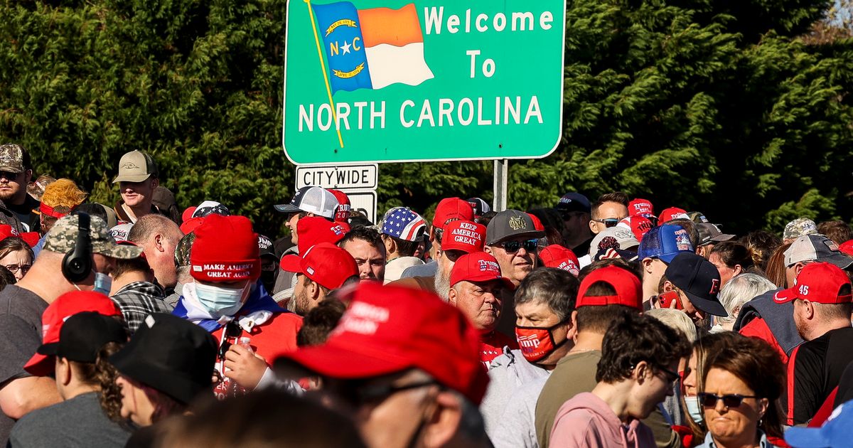 At Trump Rally in North Carolina, American Flag Collapses