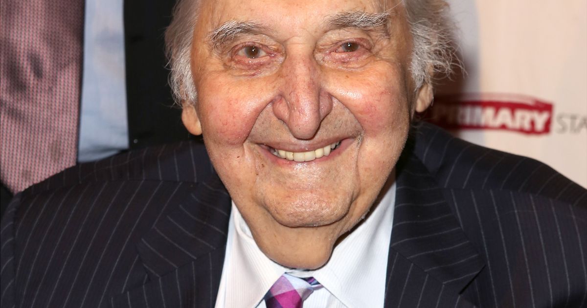 Fyvush Finkel, Picket Fences Actor and Yiddish Theater Star, Dead at 93