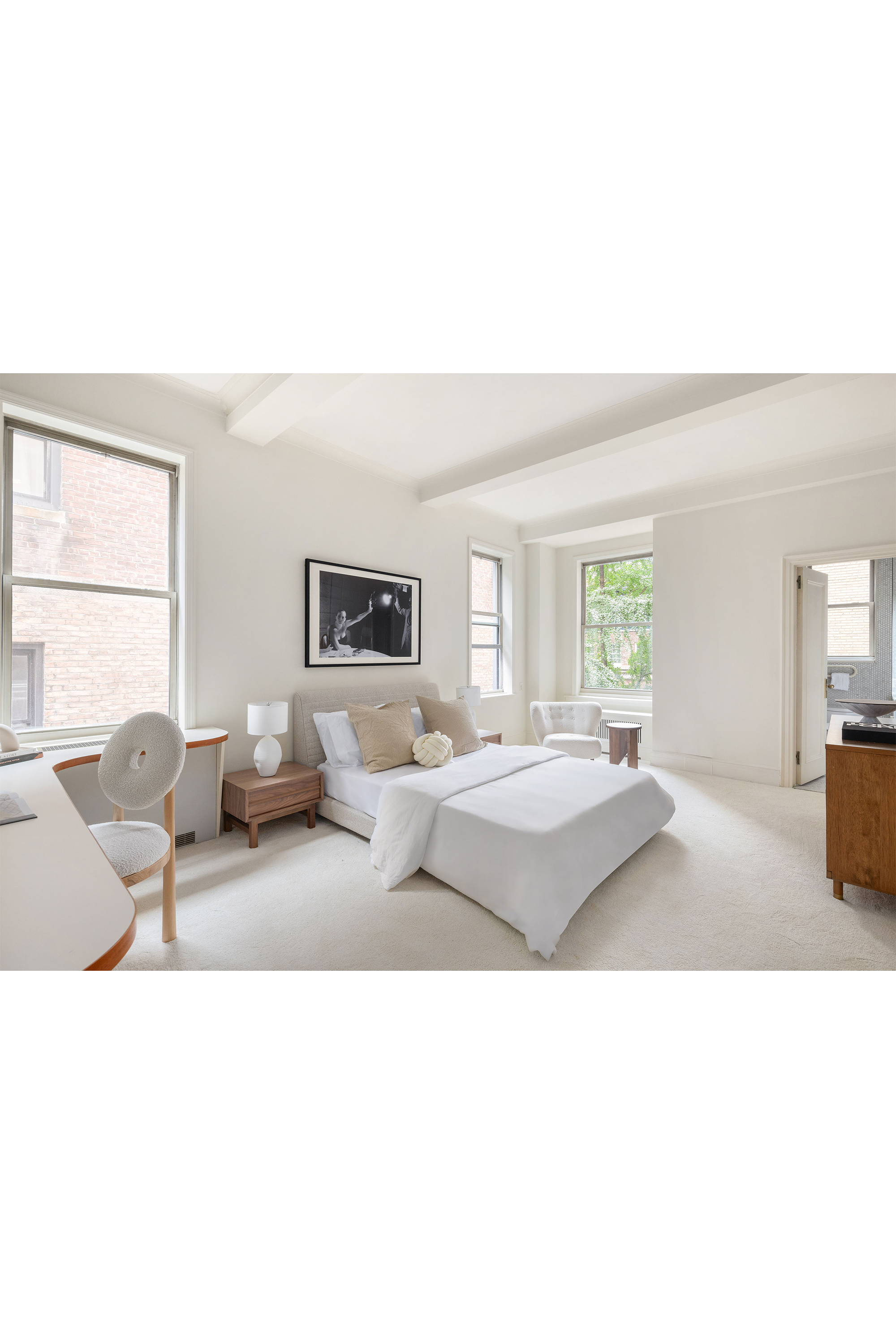 After Three Price Cuts, Joan Didion’s Co-op Finds a Buyer