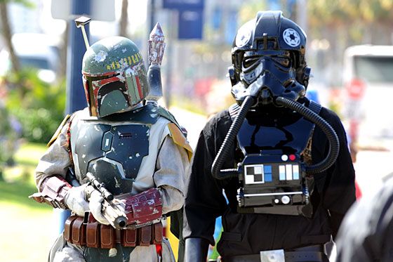 See Danny Devito, Olivia Munn, and Other Stars Mingle With Nerds at ...