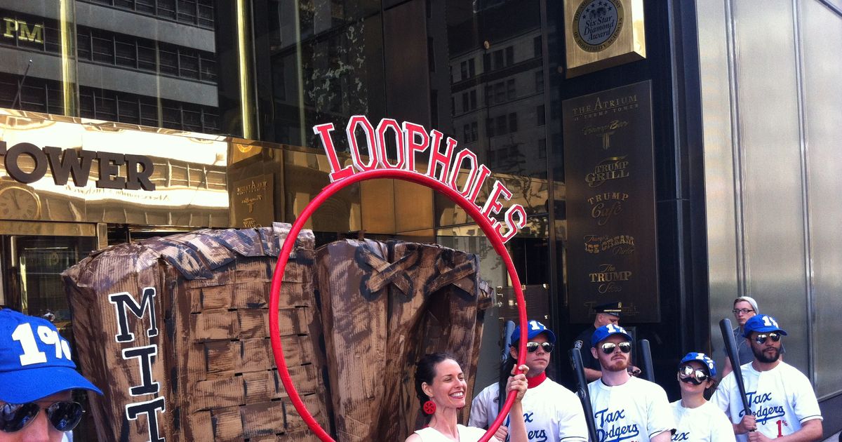 Mitt Romney’s Trump Fund-raiser Had a Few Elaborate Protesters