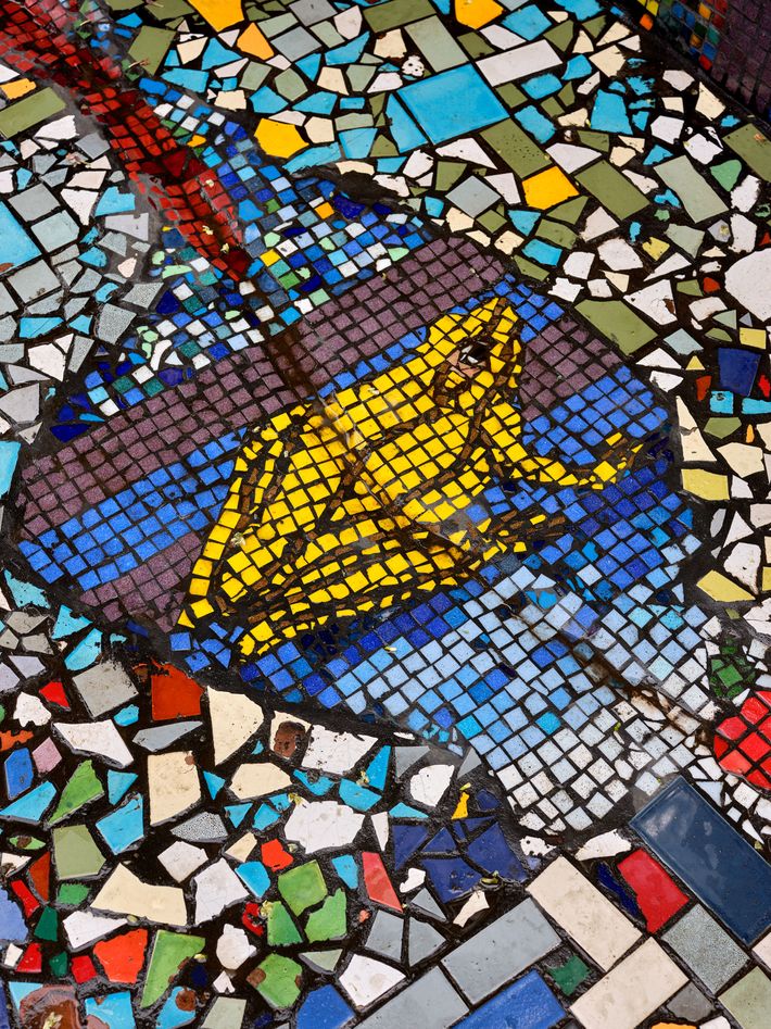 Designer Ellen Van Dusen’s Backyard Mosaic in Bed-Stuy