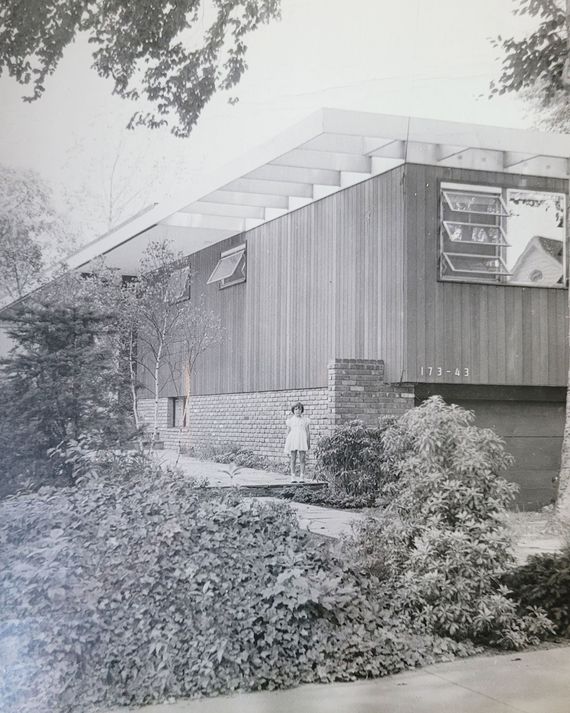 Frank Lloyd Wright–Inspired House in Jamaica Estates Queens
