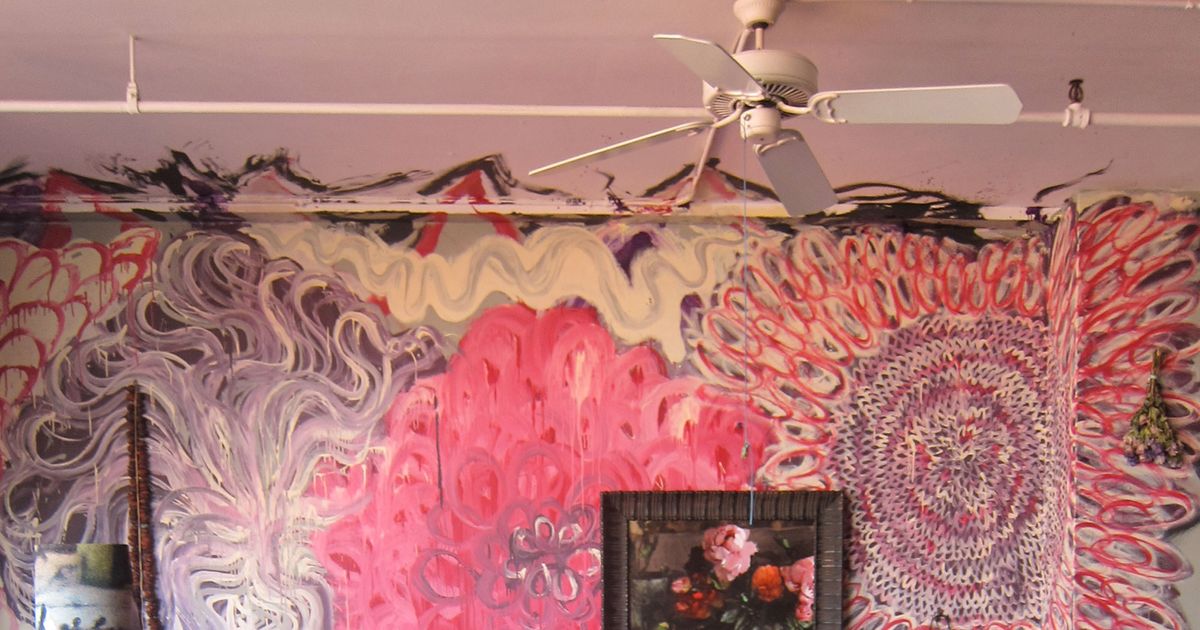 Inside Photographer Martyn Thompson’s Flower-Strewn Soho Loft