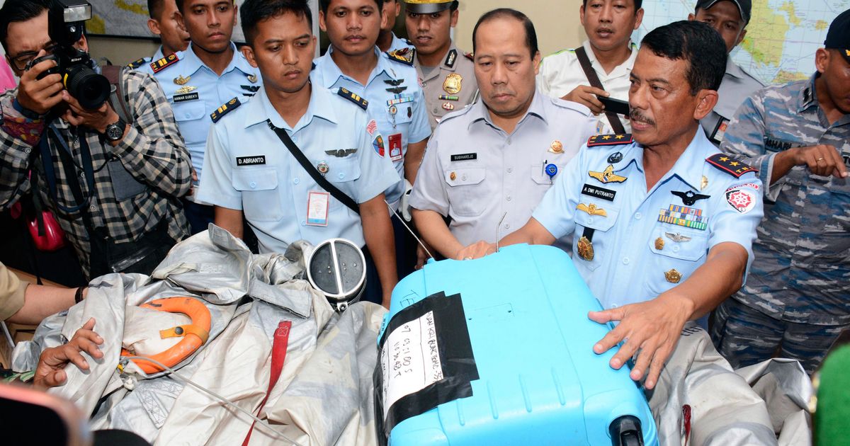 Tail of AirAsia Jet Found at the Bottom of the Java Sea