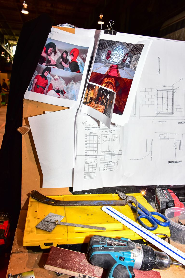 Photos: We Visited Saturday Night Live’s Set-Building Factory ...