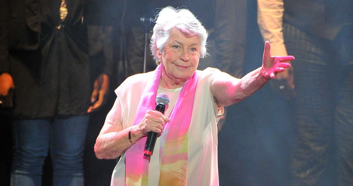 Helen Reddy, “I Am Woman” Singer and Activist, Dead at 78