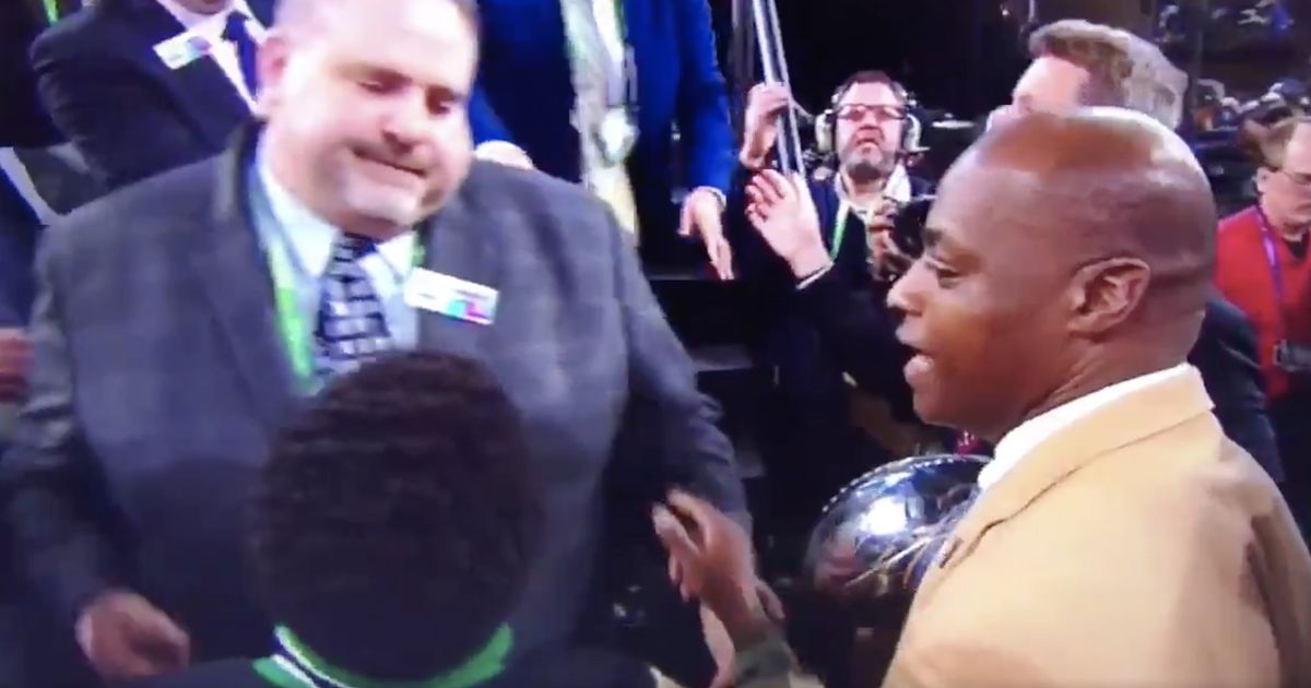 Kevin Hart vs. Security Guard Is Real Super Bowl Showdown