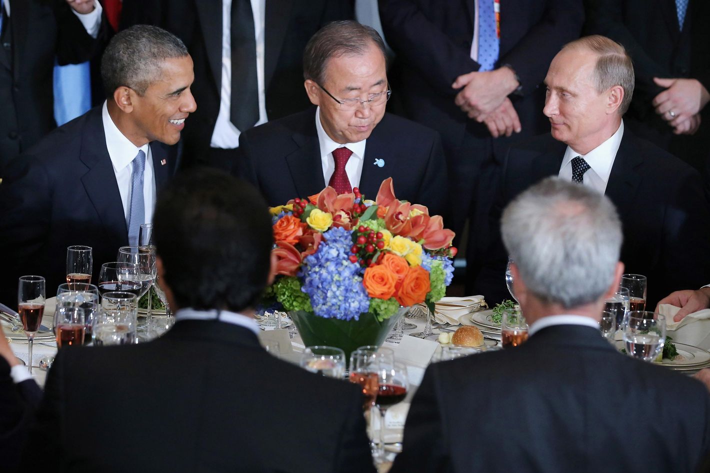 Here Is a Photo of Obama and Putin Taking Part in a Very Fierce Rosé Toast