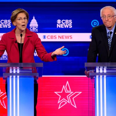 Warren Goes After Sanders in South Carolina Debate